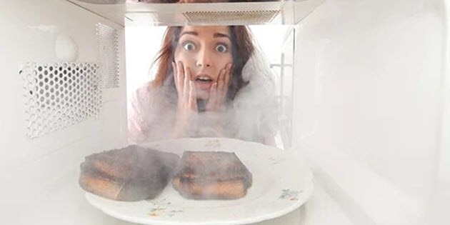 Possible causes of microwave smoke and how to fix | Electrolux India