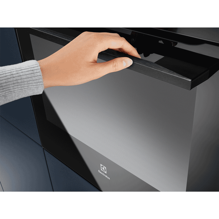 60cm UltimateTaste 500 built-in single oven with 72L capacity ...