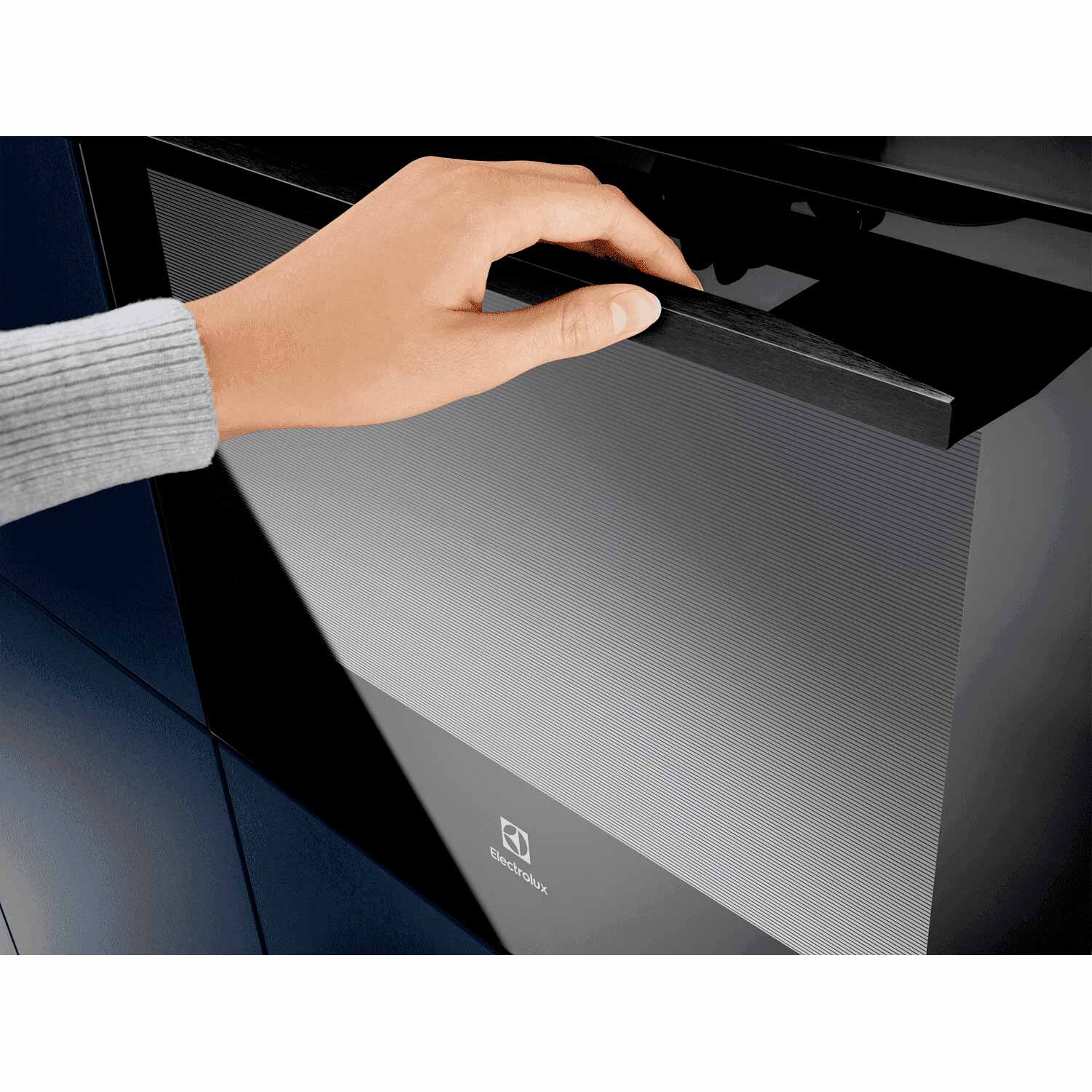 60cm UltimateTaste 500 built-in single oven with 72L capacity - KODDP71XA | Electrolux India